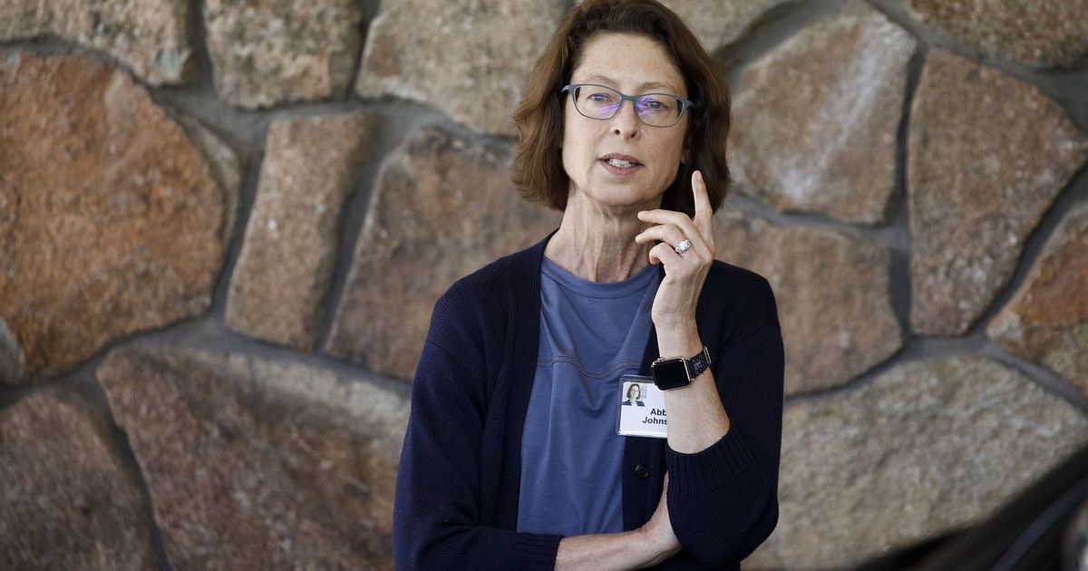 Fidelity Investments' CEO faces questions on crypto in 401(k) plans ...