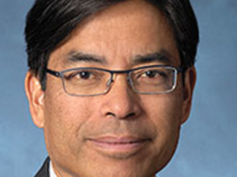 Fred Alger swims against current in world crazy for alternatives ...