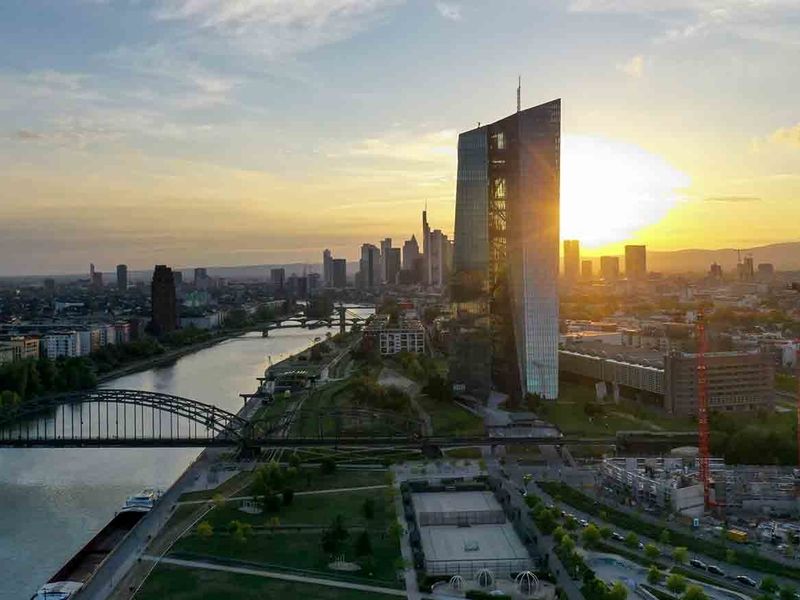 Central banks step up $5.6 trillion bond binge despite doubts